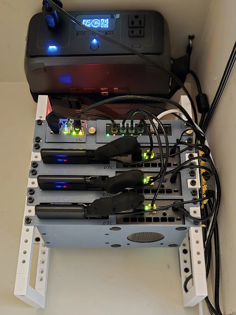 10英寸1U机架式迷你电脑(gmktek g3)支架，带硬盘 来自 e7cMakerWorld：免费下载 3D 模型