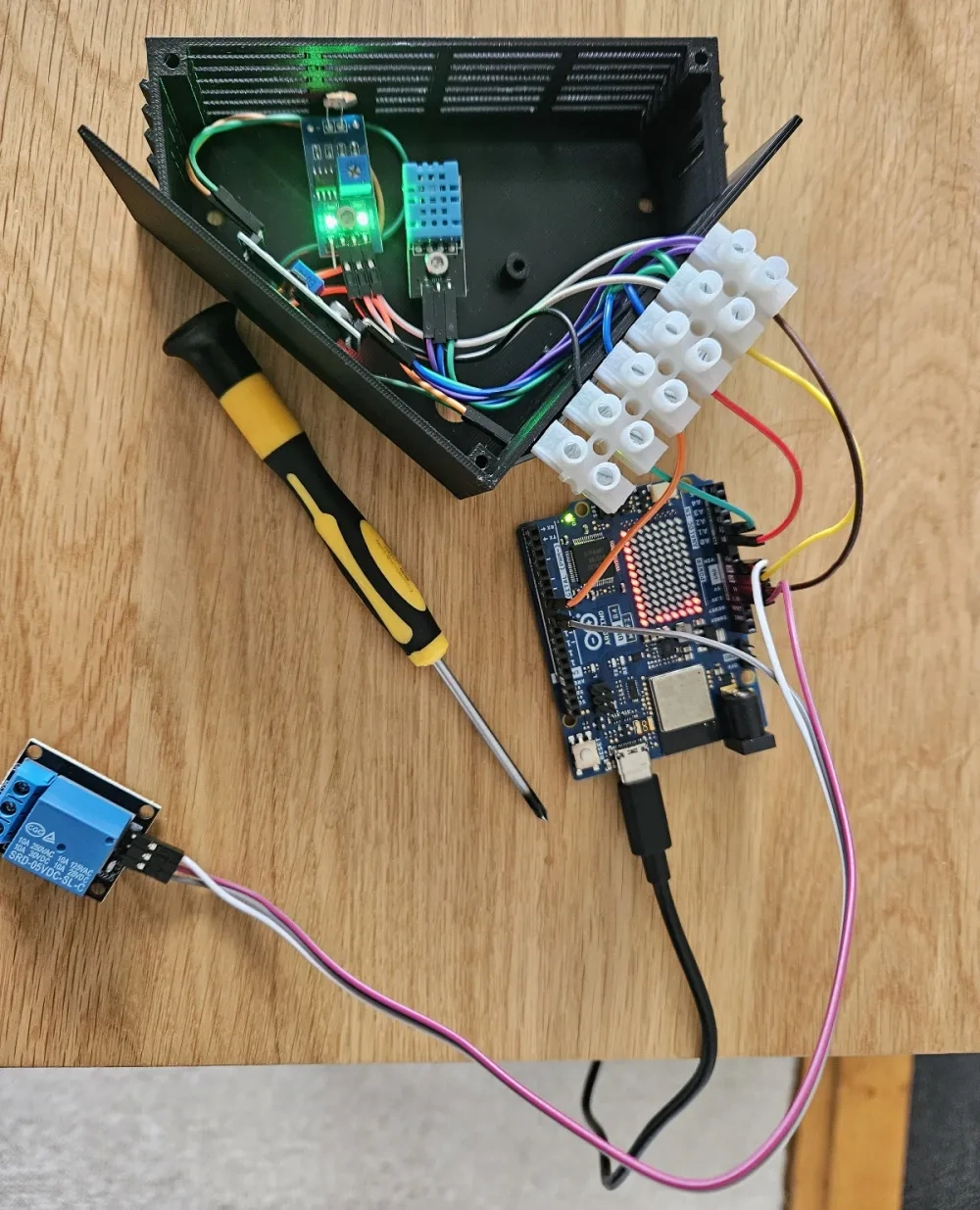 现代气象站 来自 k3ldar MakerWorld：免费下载 3D 模型