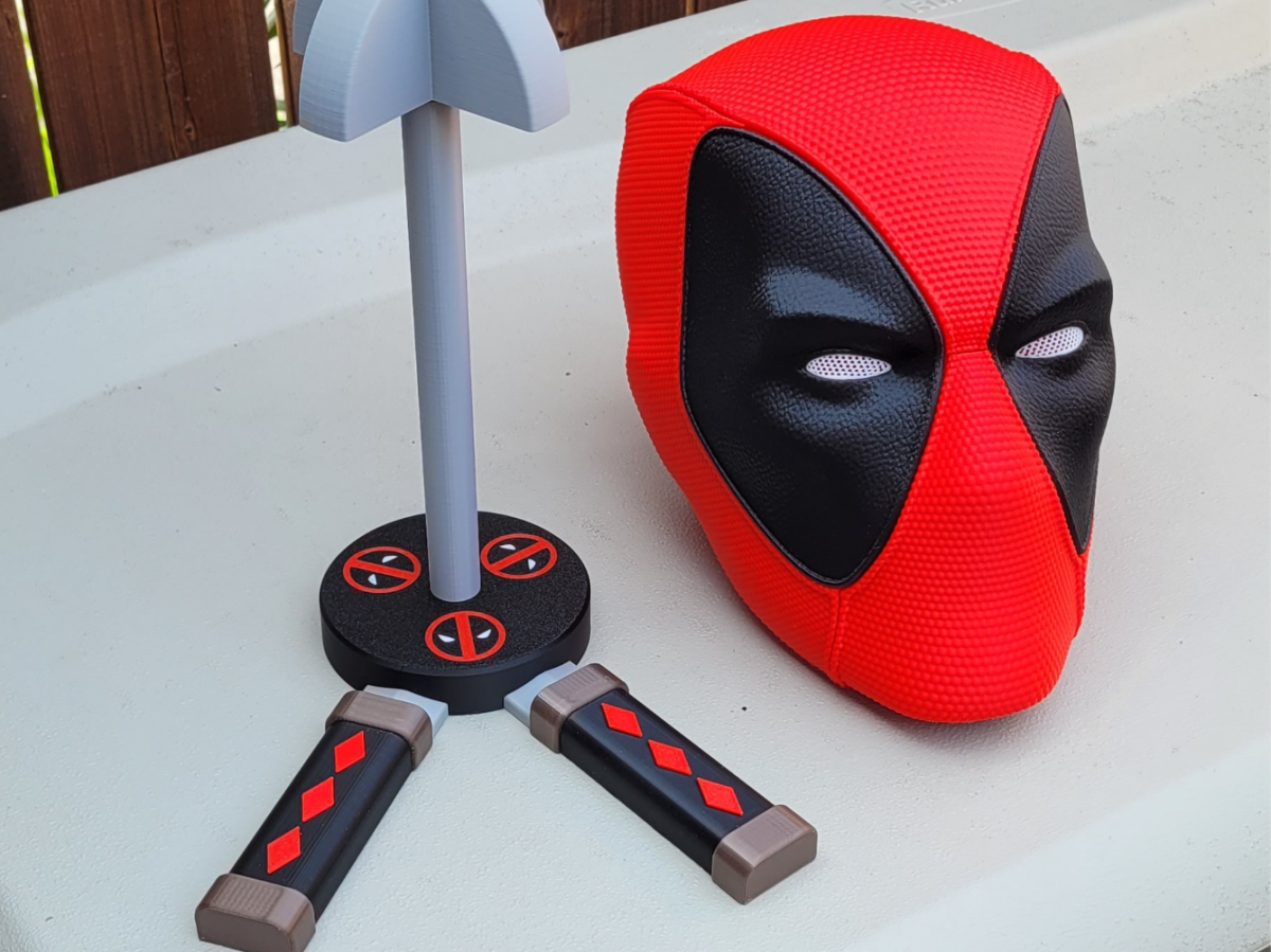 死侍头盔支架 来自 Mayhem Smiley MakerWorld：免费下载 3D 模型