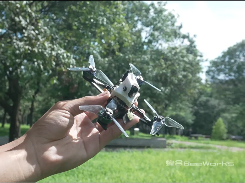 X-TRON Type-3 战斗超轻3寸穿越机 二次创作 - 来自 蜂合 BeeWorks MakerWorld：免费下载 3D 模型