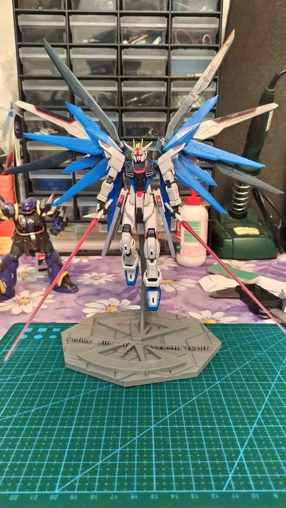 高达/钢普拉 HG/RG 自由高达支架 来自 SpiderPrinter MakerWorld：免费下载 3D 模型