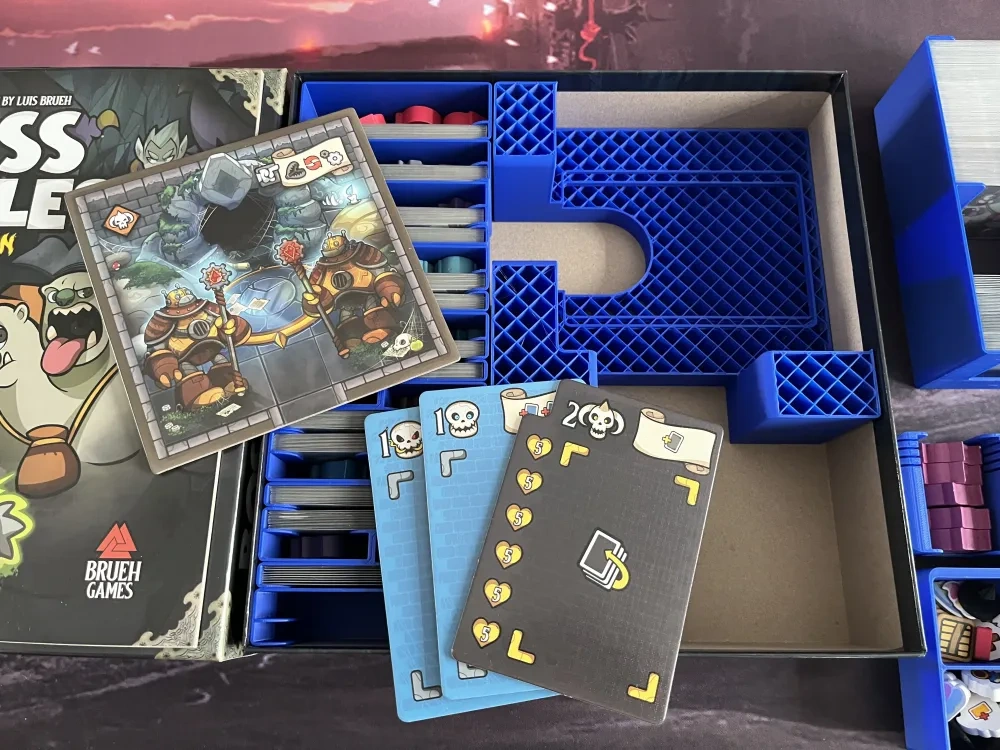 Keep The Heroes Out 两盒一体收纳内衬 GER/ENG 来自 joerg.vosse MakerWorld：免费下载 3D 模型