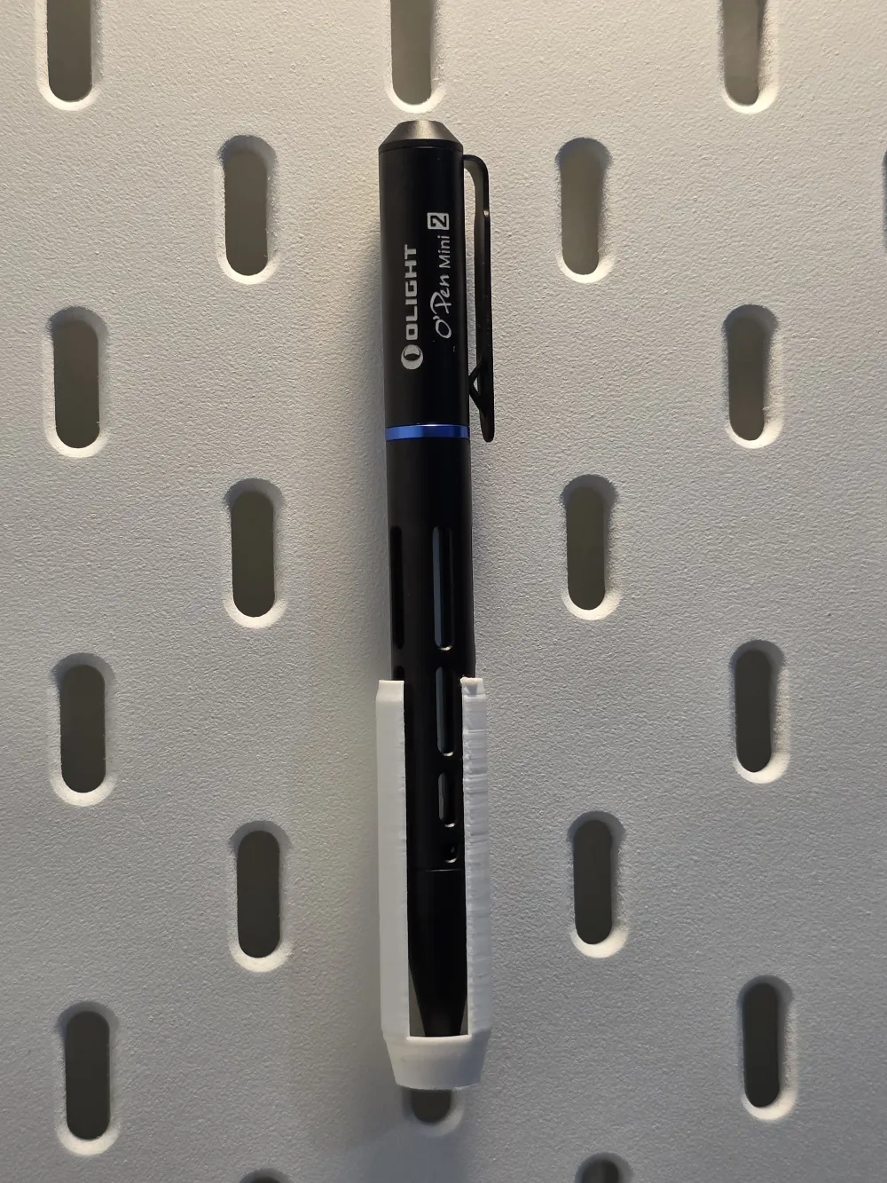 适用于 宜家 Skadis 的 OLight OPen Mini 2 支架 来自 jwdunsire MakerWorld：免费下载 3D 模型