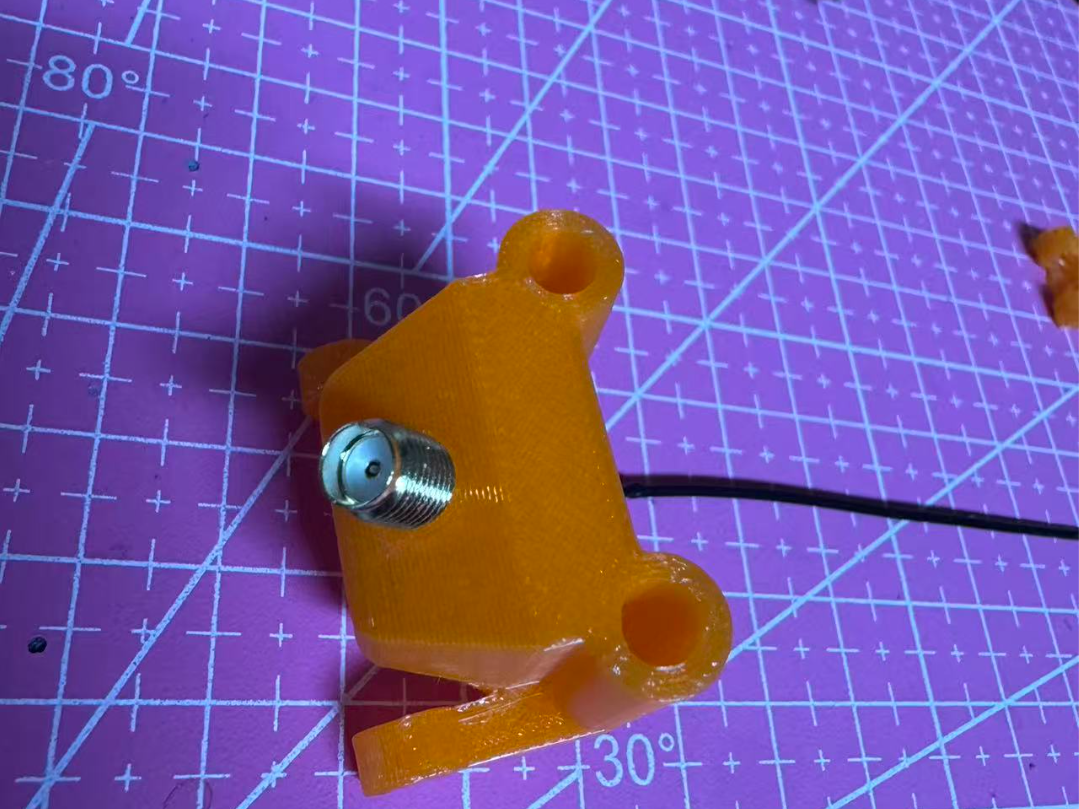 mark5尾座sma天线和接收机钢丝天线座 来自 舒克舒克 MakerWorld：免费下载 3D 模型