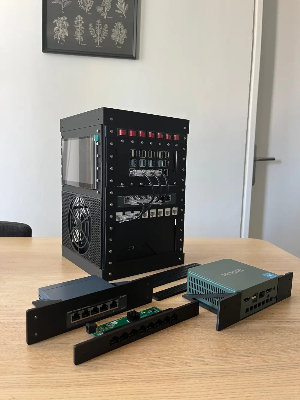 Microlab 2 - 迷你模块化家用服务器机架 来自 CB4D MakerWorld：免费下载 3D 模型