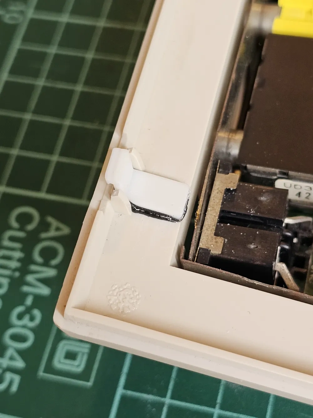 Commodore Amiga 600 机箱夹 来自 1000km MakerWorld：免费下载 3D 模型