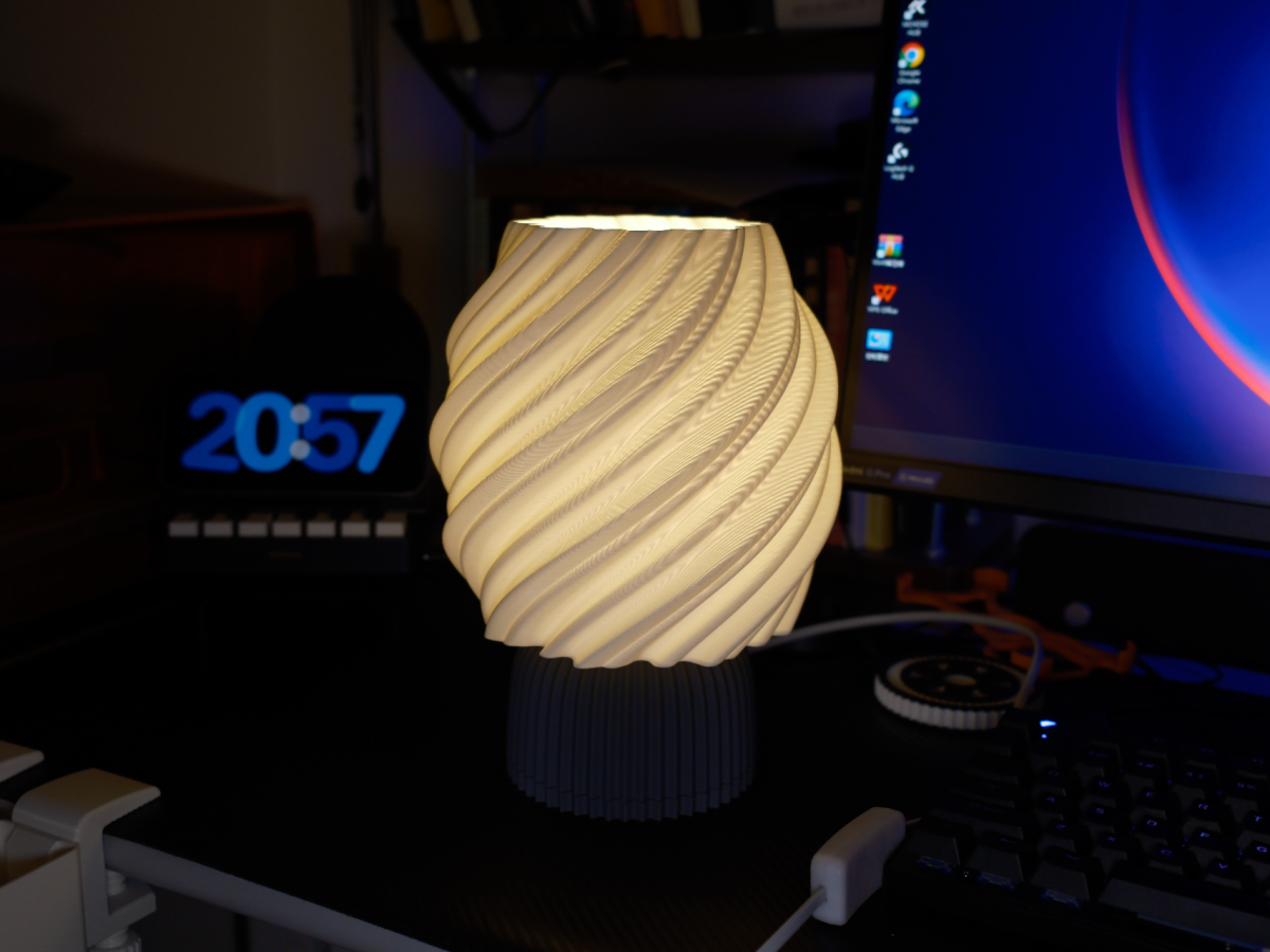 创意设计感3D打印台灯 来自 SUYI MakerWorld：免费下载 3D 模型