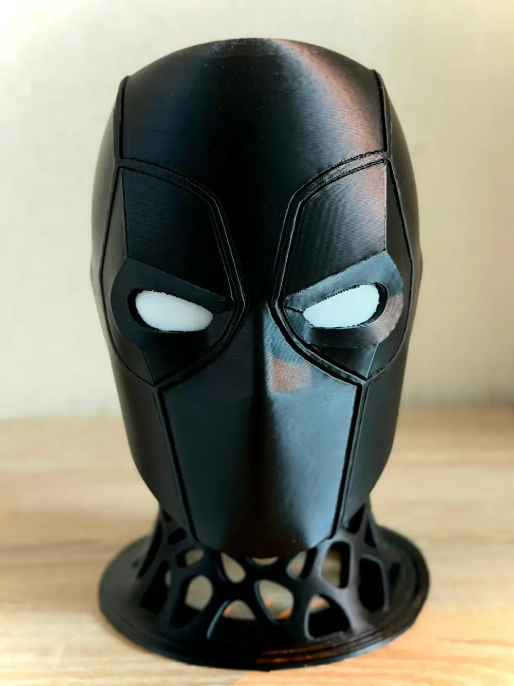 耳机架 - 死侍 来自 ErDo MakerWorld：免费下载 3D 模型