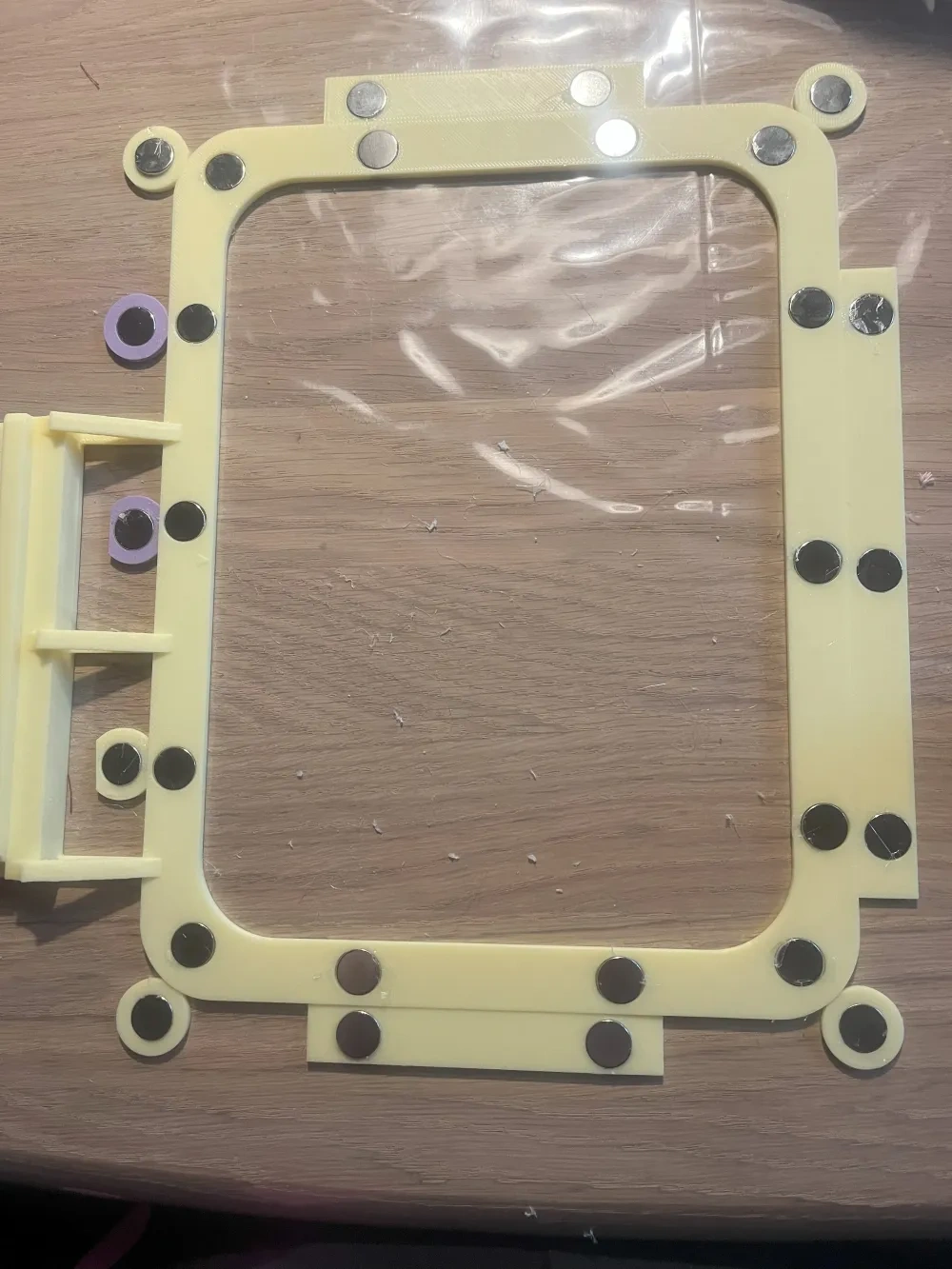 Brother 13 x 18 厘米磁性绣花框 来自 Hehou MakerWorld：免费下载 3D 模型