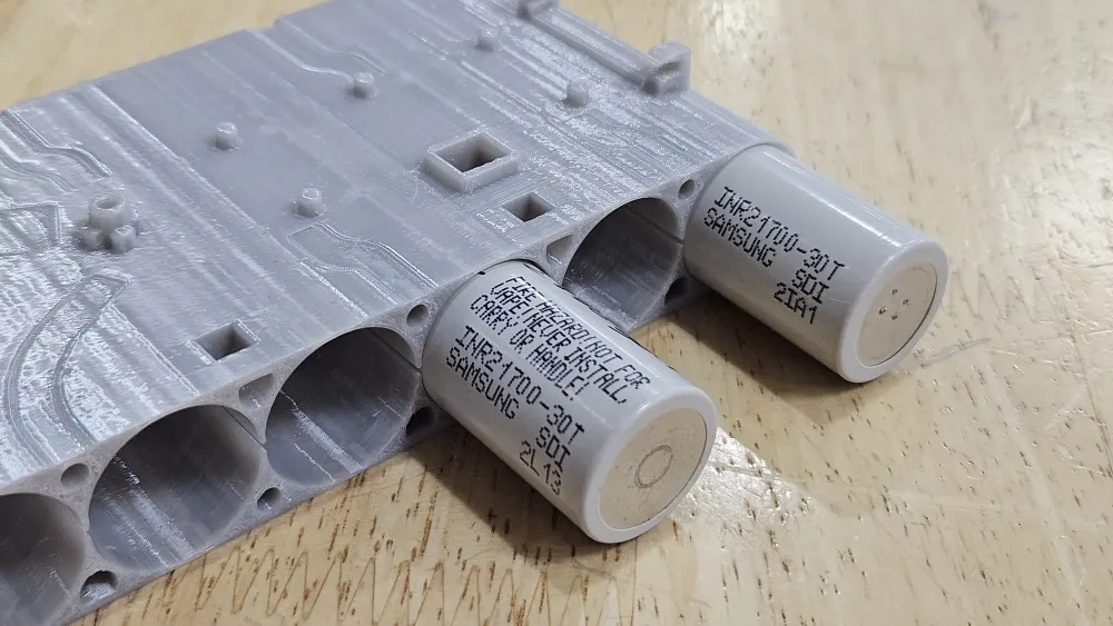 Dyson V8 改装 21700 电池组 来自 Root MakerWorld：免费下载 3D 模型