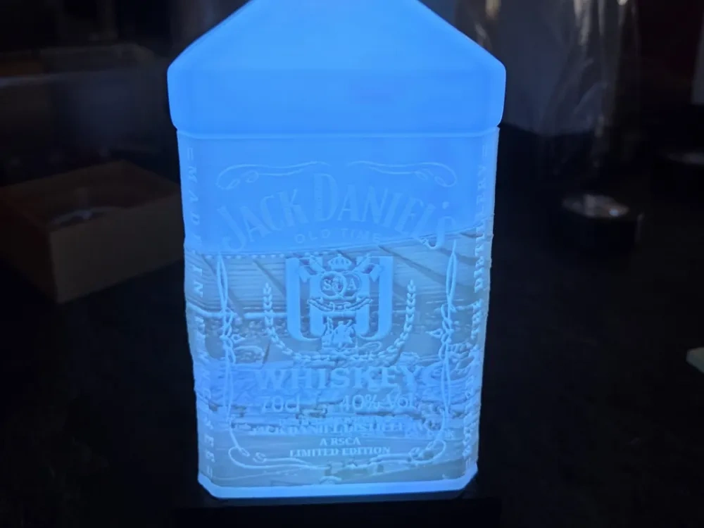 石版画 — 杰克·丹尼尔 — RSCA 版本 2 来自 Jordan_NuaxC MakerWorld：免费下载 3D 模型