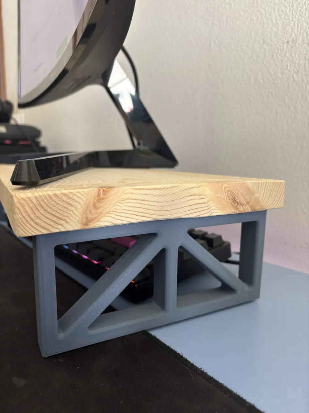 桌面显示器增高支架 来自 figlioloo MakerWorld：免费下载 3D 模型