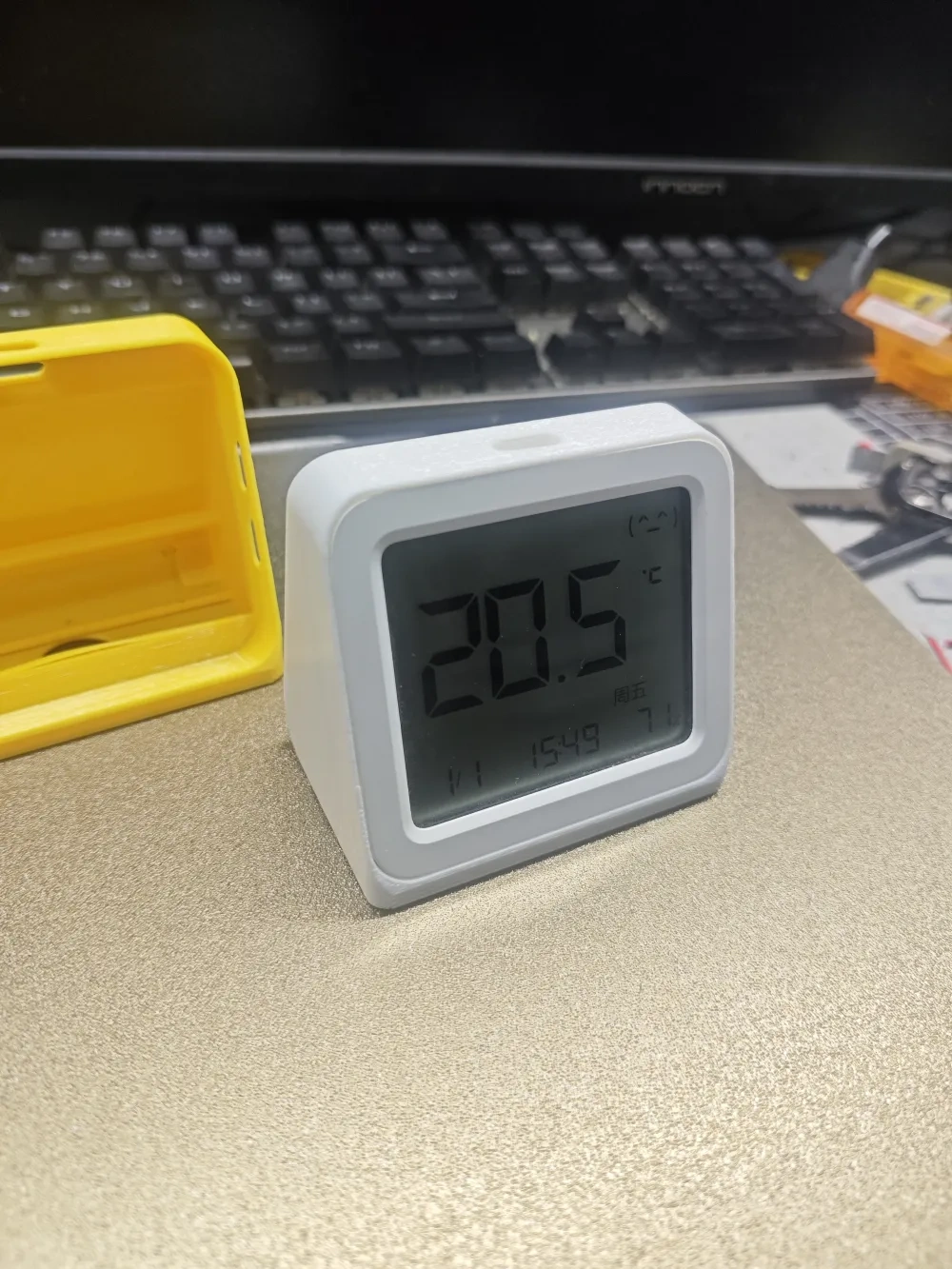 小米温湿度3改装18650外壳 来自 小小船 MakerWorld：免费下载 3D 模型