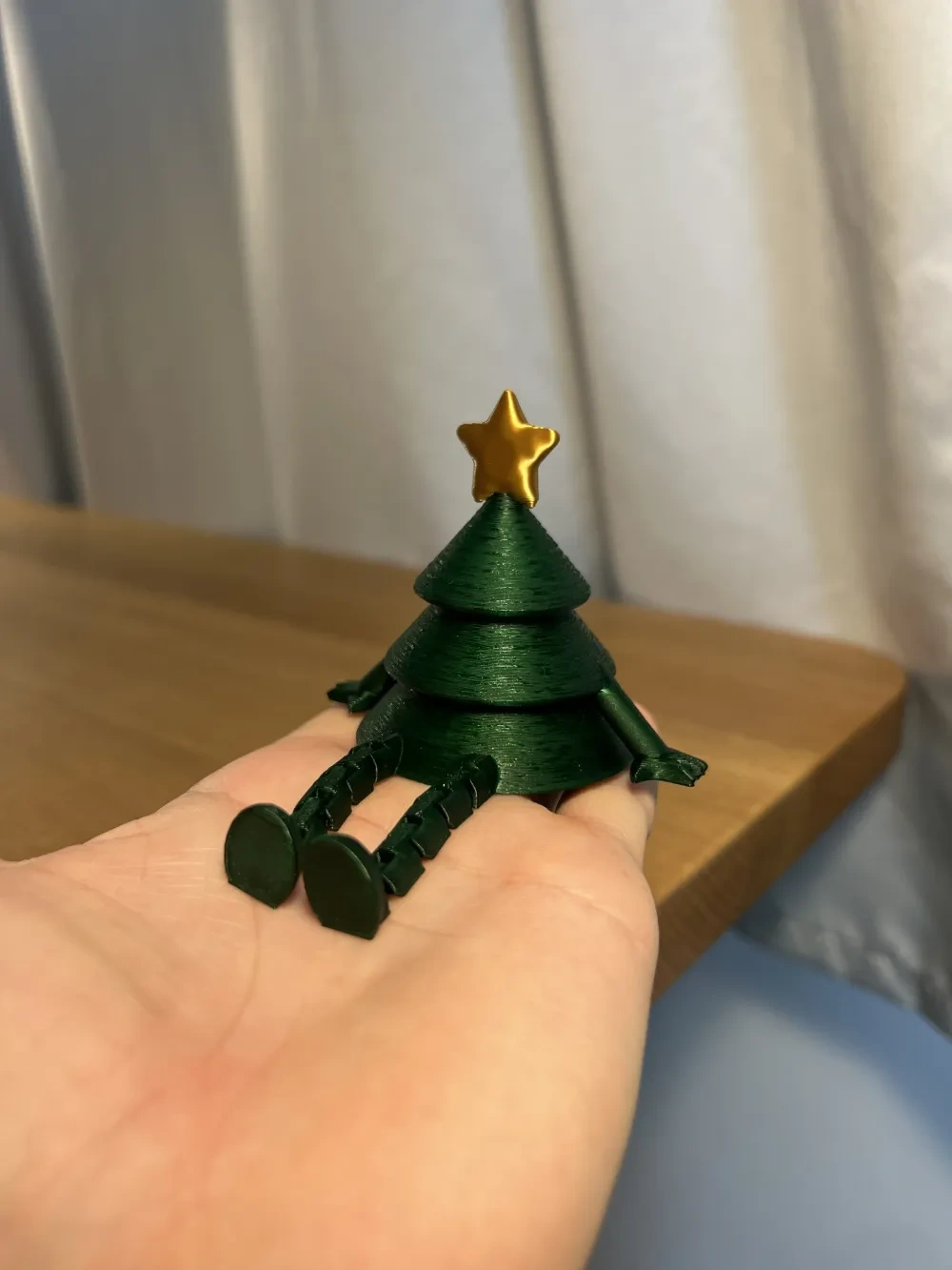 可活动关节的圣诞树伙伴 来自 fifindr MakerWorld：免费下载 3D 模型