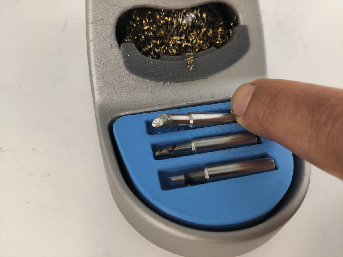 烙铁头支架 Hakko 焊台 FX888D 来自 Tom MakerWorld：免费下载 3D 模型