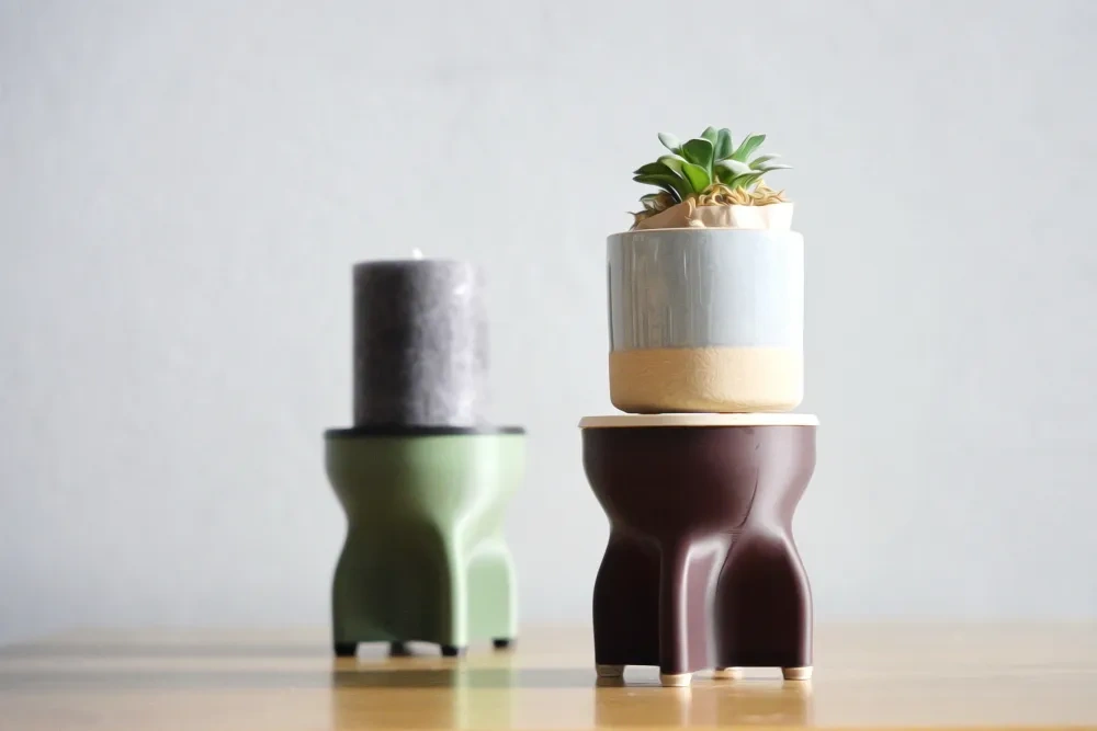 小型装饰桌 来自 DeJotDe MakerWorld：免费下载 3D 模型