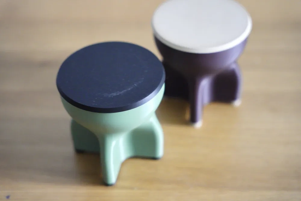 小型装饰桌 来自 DeJotDe MakerWorld：免费下载 3D 模型