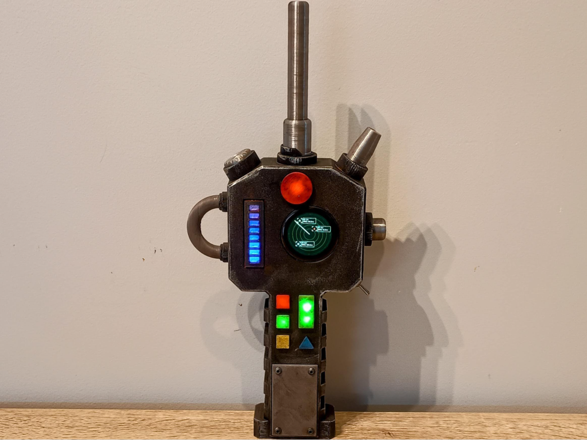 Auspex手持扫描仪 (40k风格) — 动态显示 - 免费 3D 打印模型 - MakerWorld