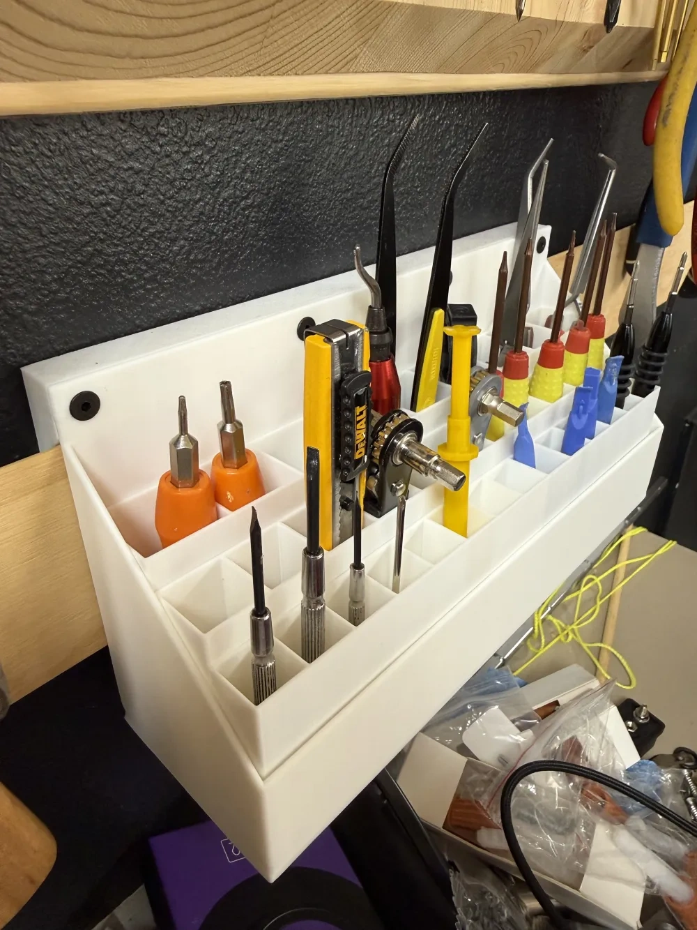 法式挂板小工具架，参数化的 来自 xyzzer MakerWorld：免费下载 3D 模型