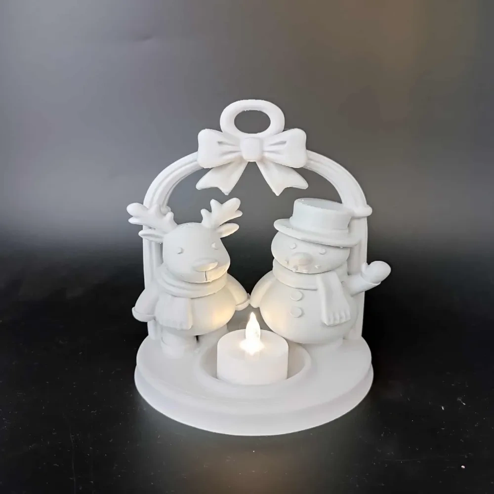 圣诞小烛台装饰 – 雪人与驯鹿 来自 drakeforge3d MakerWorld：免费下载 3D 模型