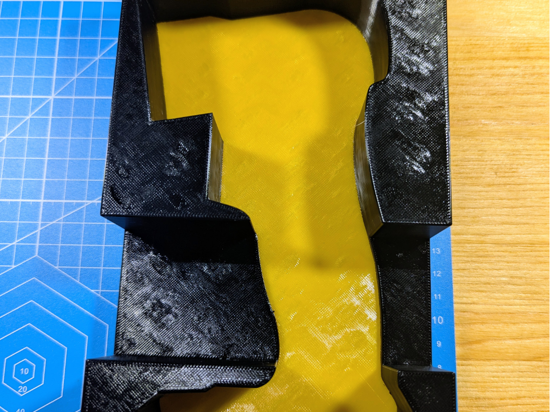 适用于 DEWALT 手电筒的 Gridfinity 工具架 来自 Furious Napkin MakerWorld：免费下载 3D 模型