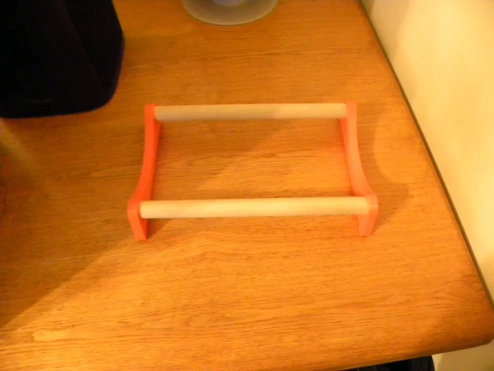 Sterilite 密封盒料卷架 来自 Marco_65 MakerWorld：免费下载 3D 模型