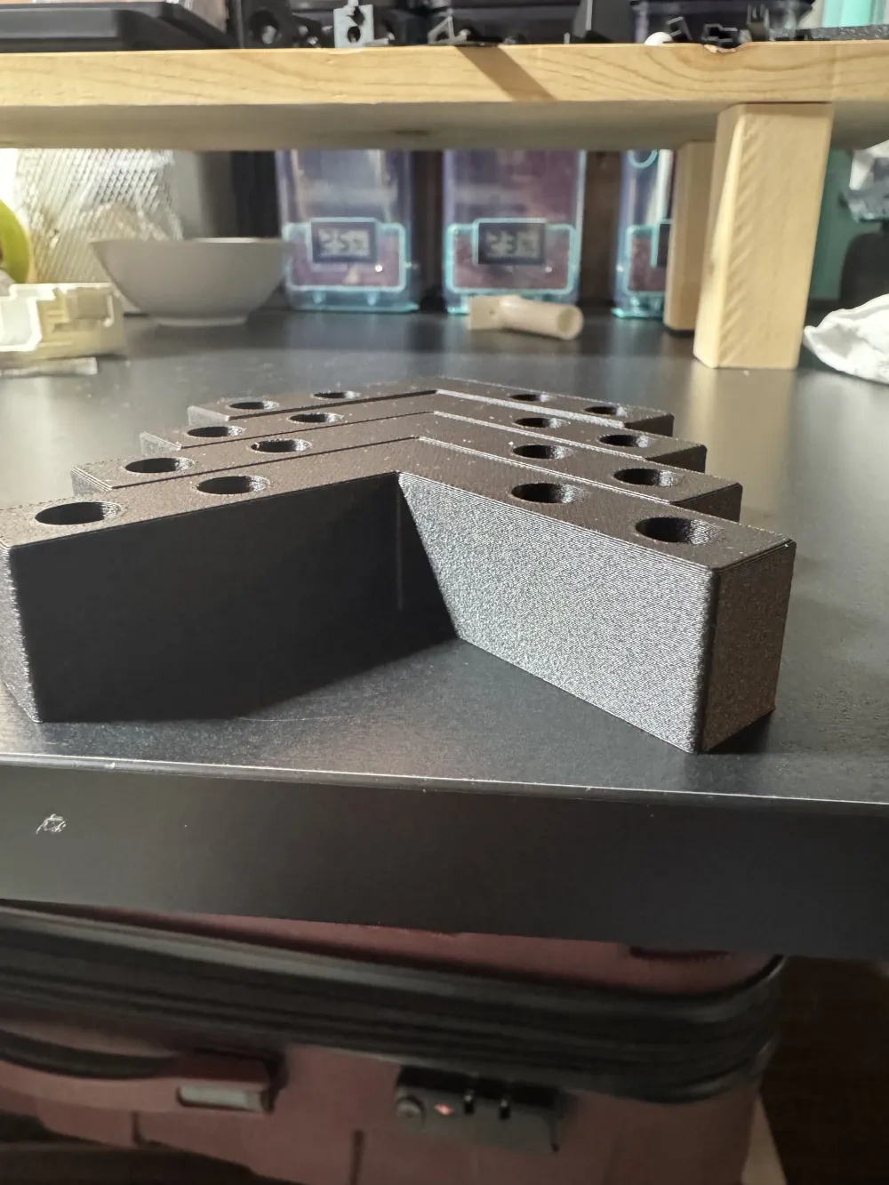 2020铝型材L型连接(附带4个加厚底座用于接地四角) - 免费 3D 打印模型 - MakerWorld