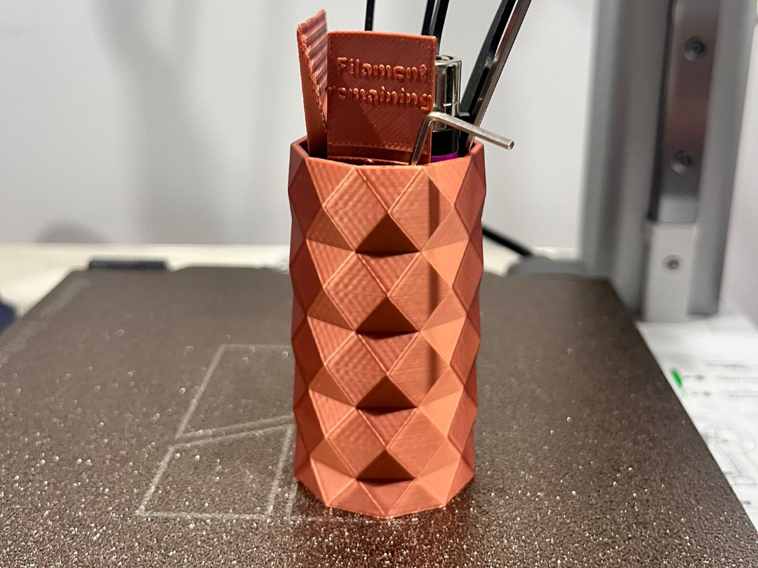 Hexa Mini 整理器 – 现代化笔/工具架 来自 Angy MakerWorld：免费下载 3D 模型