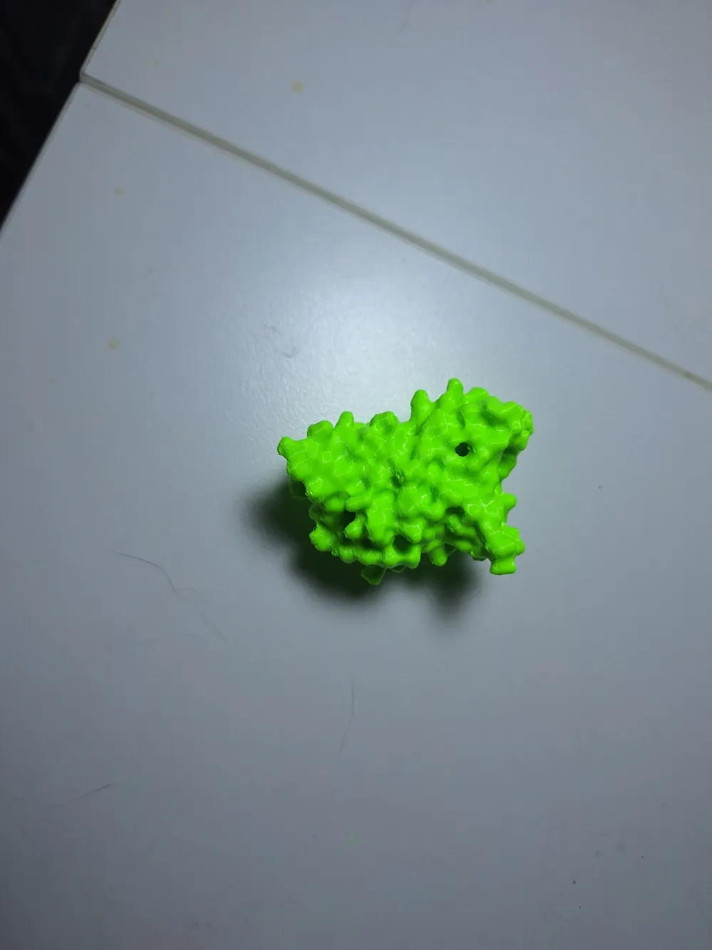 绿色荧光蛋白 (GFP) & SuperFolder GFP 来自 Printing Mantis MakerWorld：免费下载 3D 模型