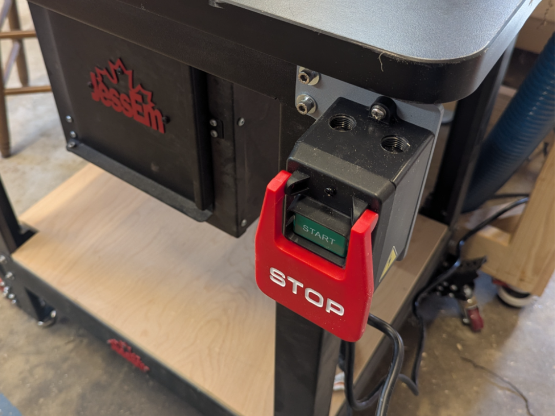 用于 Jessem 雕刻机台 Powertec 开关的支架 来自 Dan MakerWorld：免费下载 3D 模型