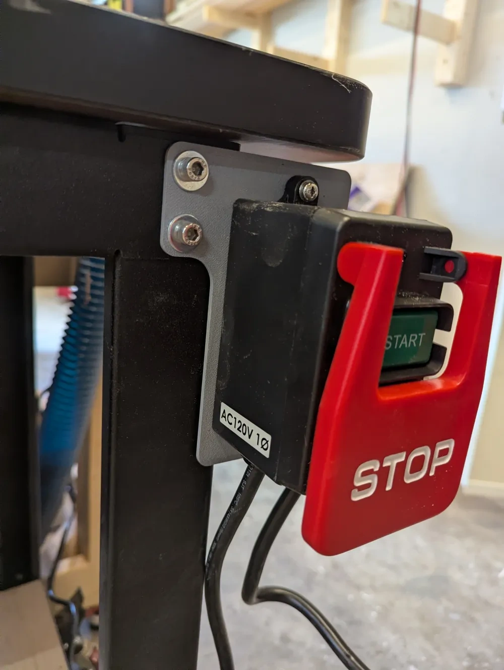 用于 Jessem 雕刻机台 Powertec 开关的支架 来自 Dan MakerWorld：免费下载 3D 模型