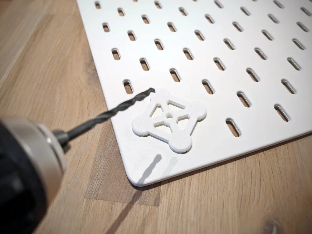 Ikea Skadis 墙面挂载系统 – 挂载套件 来自 zomb MakerWorld：免费下载 3D 模型