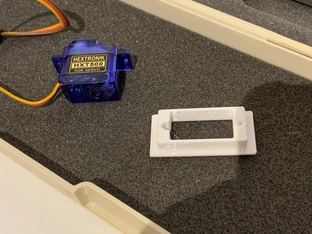 适用于 HEXTRONIK HXT500 的舵机安装支架 (德普龙) 来自 ElEsido MakerWorld：免费下载 3D 模型