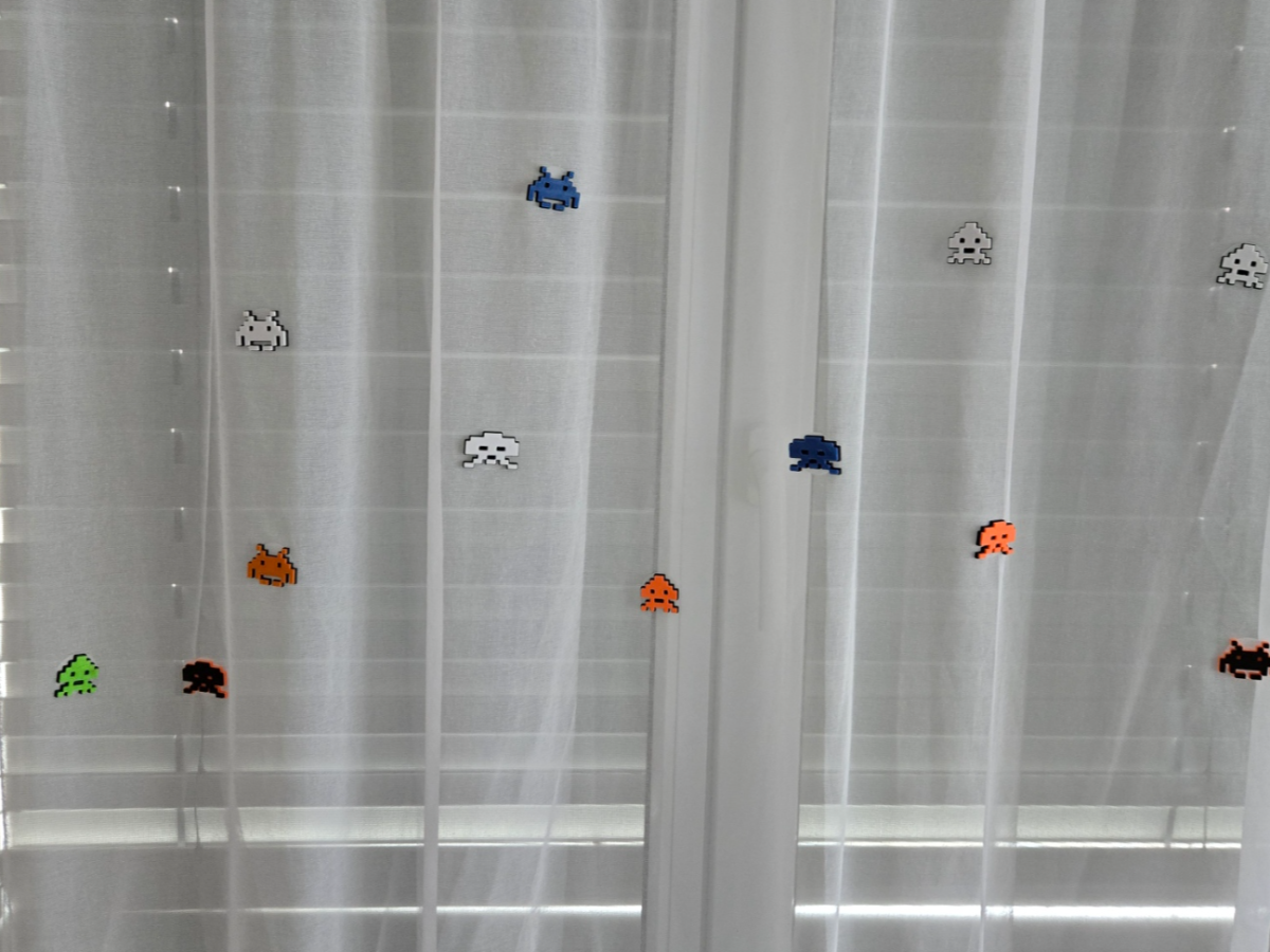 SPACE INVADERS - 磁性徽章 来自 luca.cambianica MakerWorld：免费下载 3D 模型