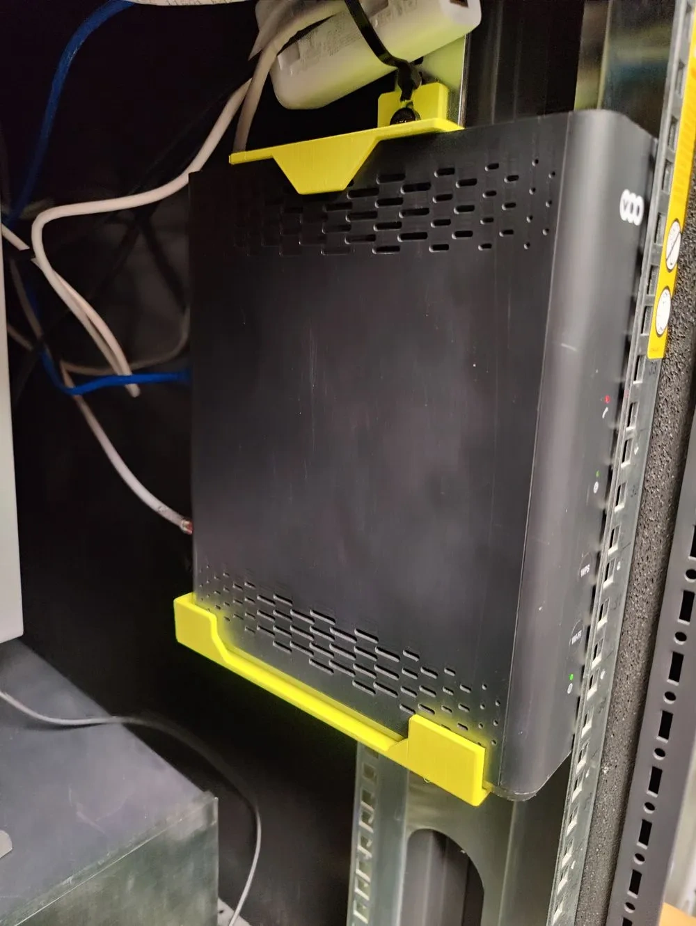 Technicolor CGA4233 - 网络机柜支架 来自 harkor MakerWorld：免费下载 3D 模型