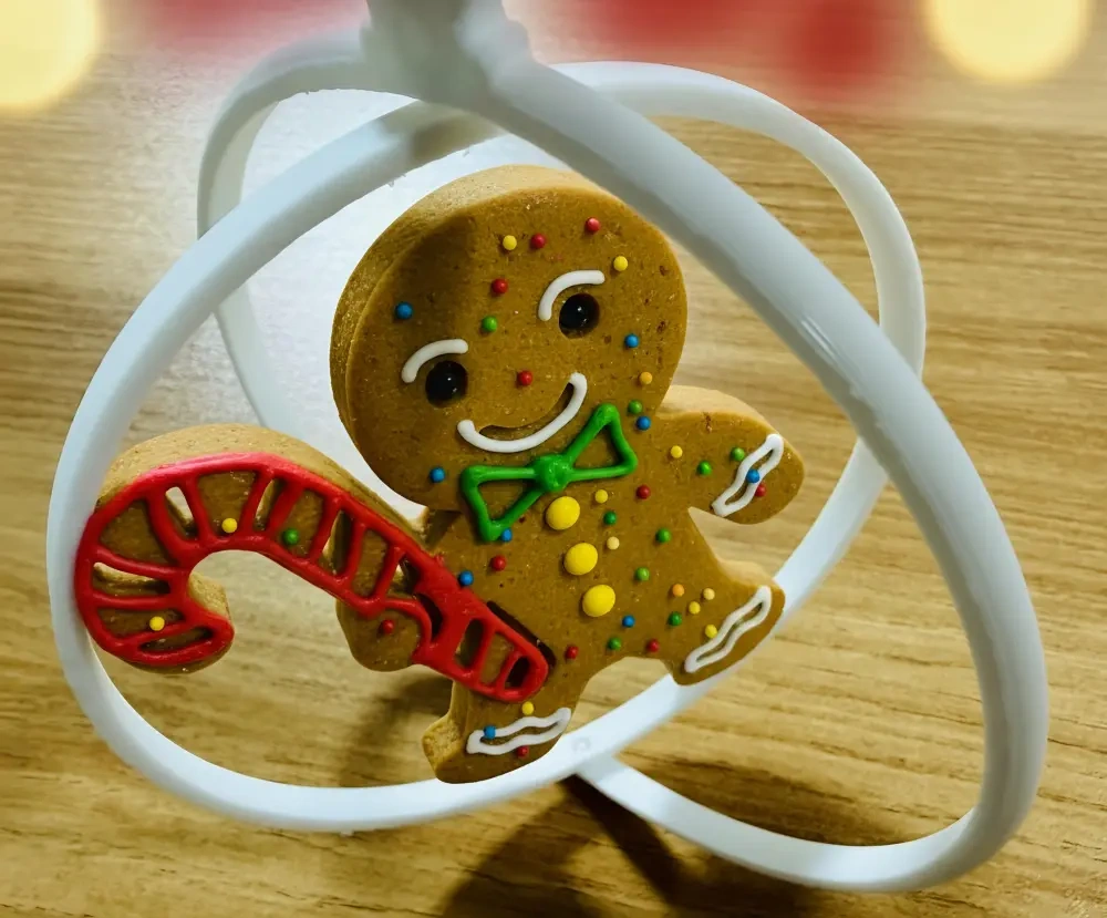 拐杖糖抱抱姜饼 来自 Pixelform MakerWorld：免费下载 3D 模型