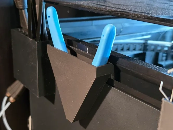 用于LED增高架模块的平口钳架 来自 kydiwl MakerWorld：免费下载 3D 模型