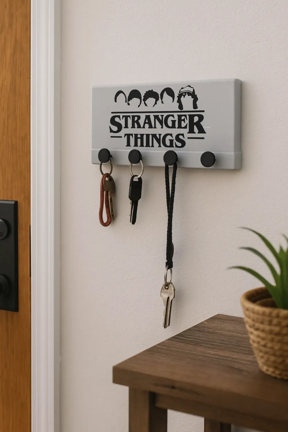 怪奇物语墙壁钥匙架 来自 Dénise & Fernando MakerWorld：免费下载 3D 模型