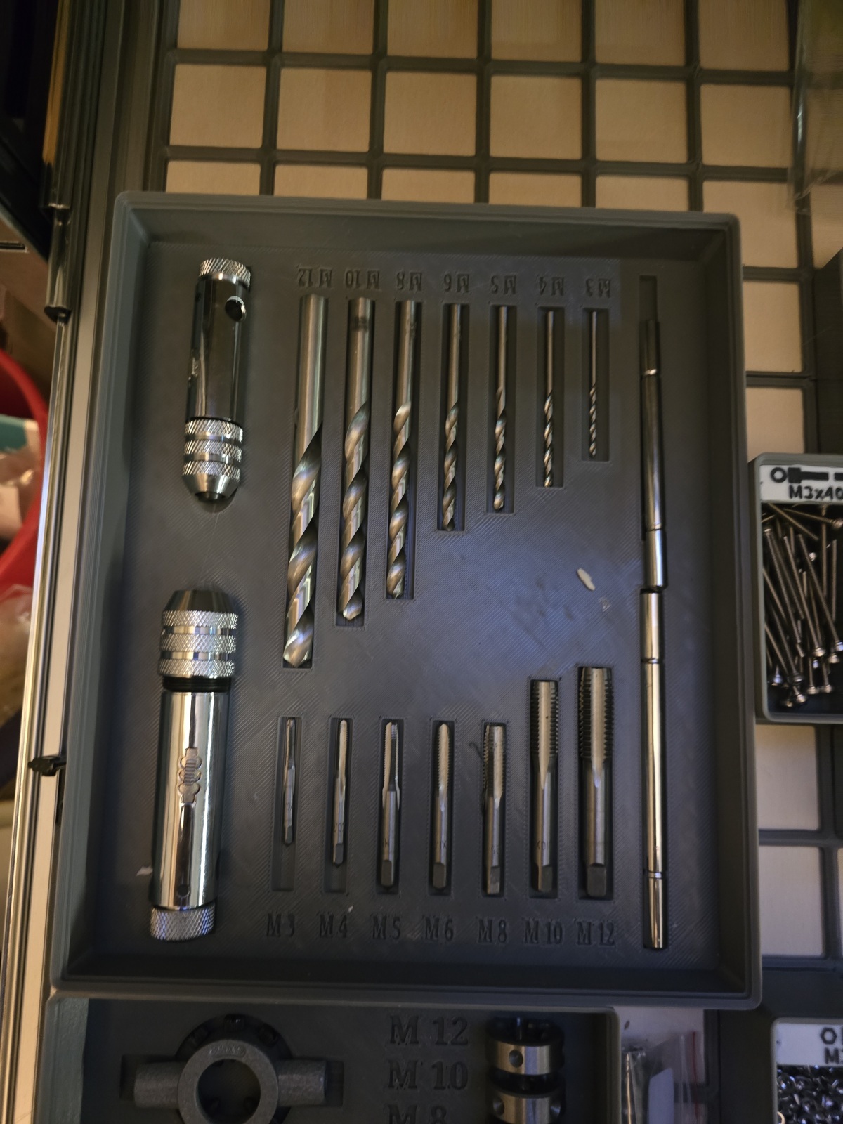 Gridfinity 盒子收纳格 螺纹钻头 公制 M3 - M12 来自 PlatonZero MakerWorld：免费下载 3D 模型