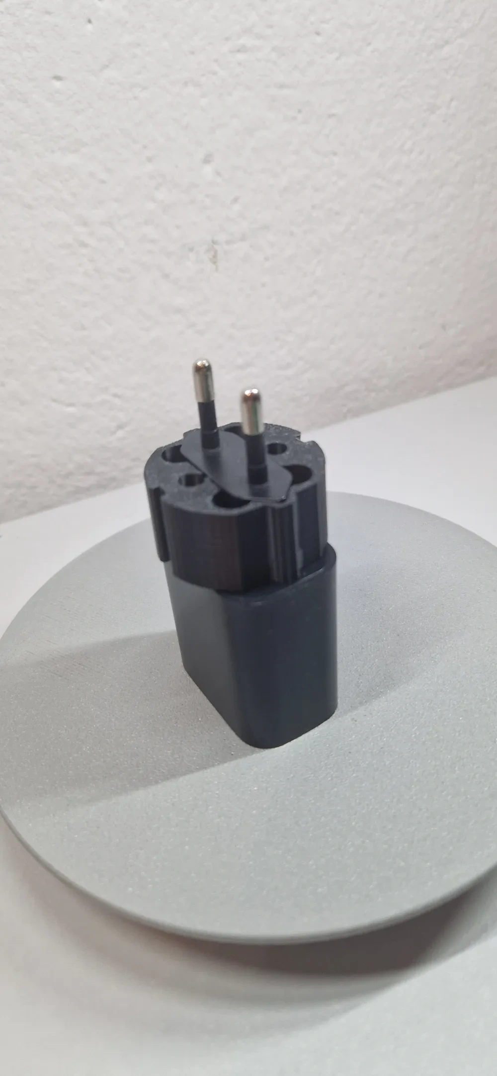 欧式插头转德标插座转换器 来自 Vrbatronic MakerWorld：免费下载 3D 模型