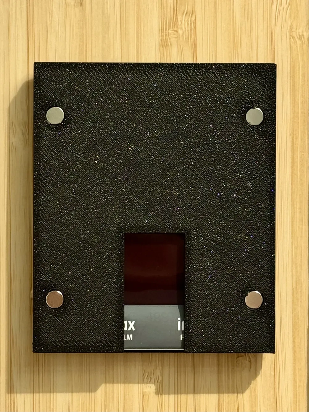 Instax Mini 画廊相框 来自 daniel MakerWorld：免费下载 3D 模型