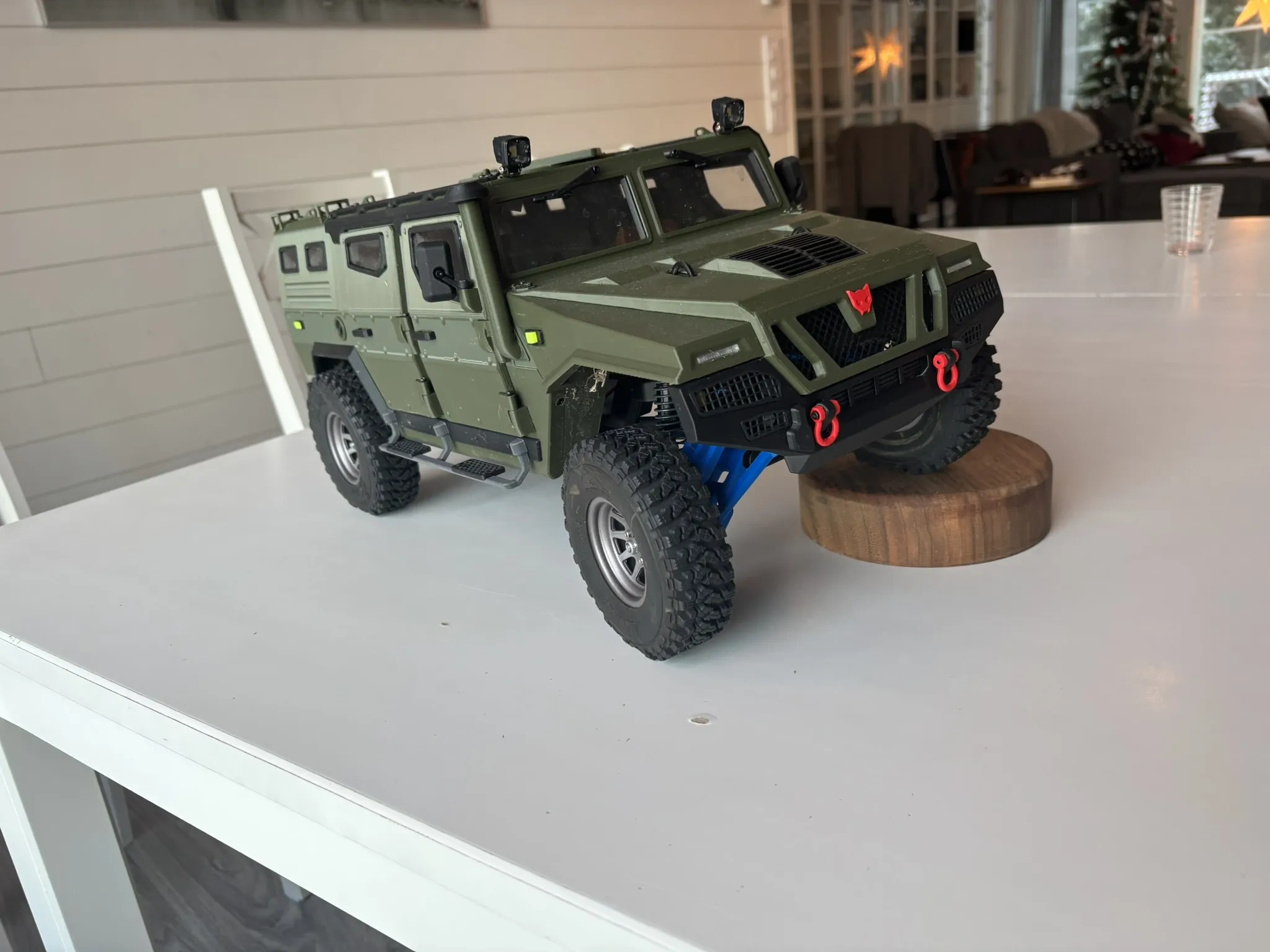 可活动关节的 1:10 底盘 - 免费 3D 打印模型 - MakerWorld