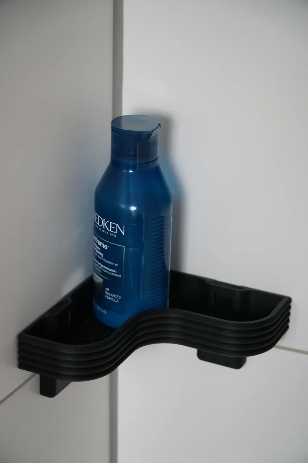 极简壁挂式洗发水置物架 来自 chris MakerWorld：免费下载 3D 模型