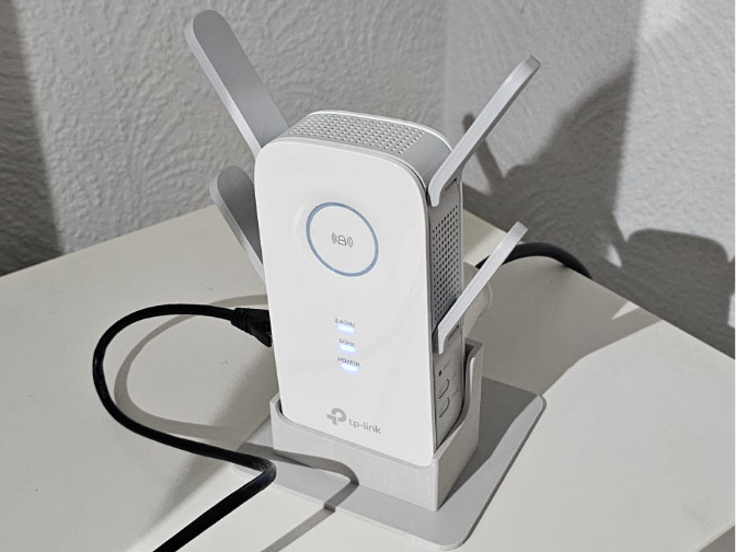 用于 TP-Link RE650 WLAN AC2600 中继器的支架 来自 DerHerman MakerWorld：免费下载 3D 模型