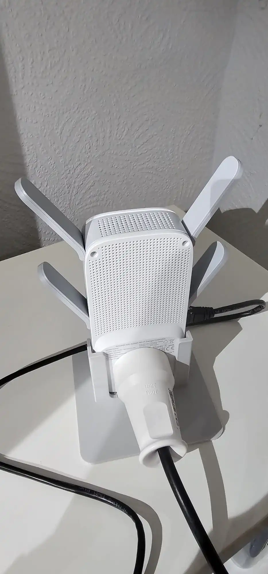 用于 TP-Link RE650 WLAN AC2600 中继器的支架 来自 DerHerman MakerWorld：免费下载 3D 模型