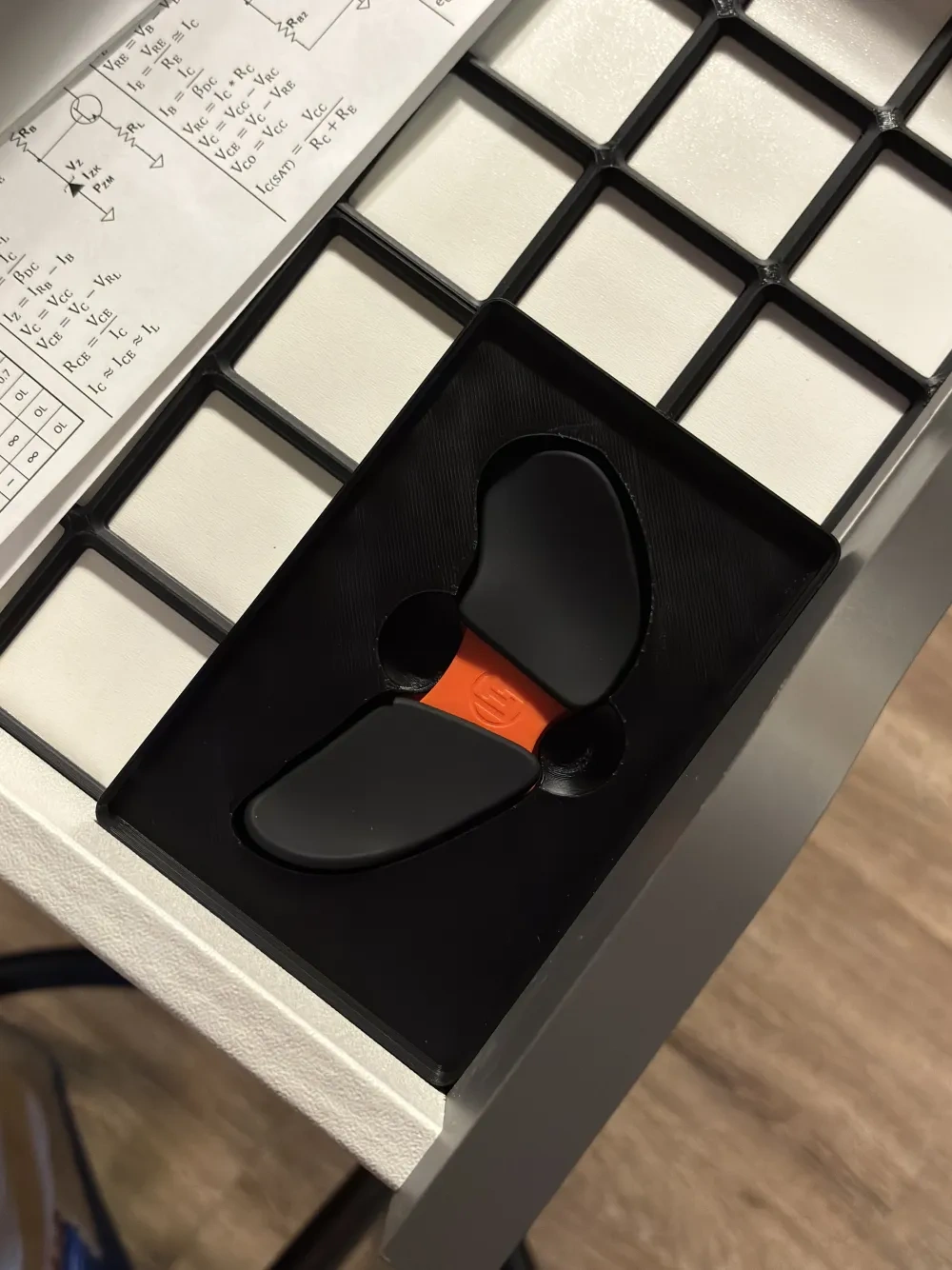 DeltaHub 右侧 Gridfinity 收纳盒 来自 JerIsConfused MakerWorld：免费下载 3D 模型