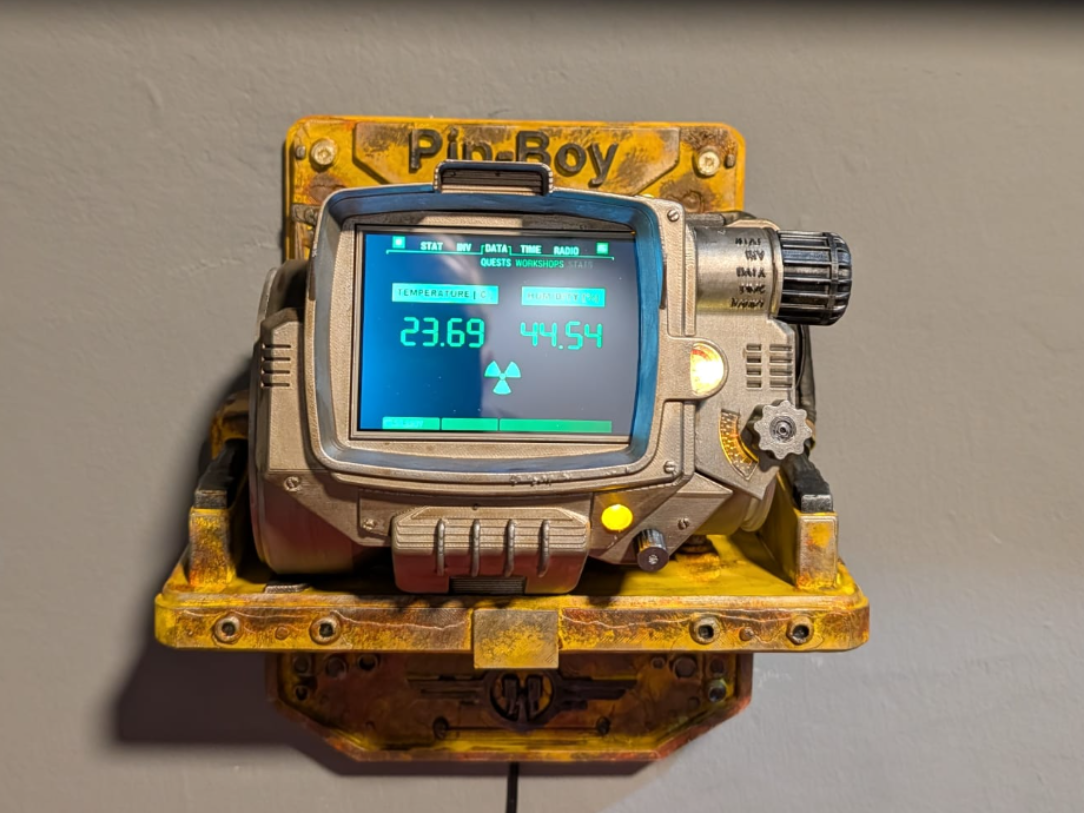 Pip Boy 壁挂支架 - 免费 3D 打印模型 - MakerWorld