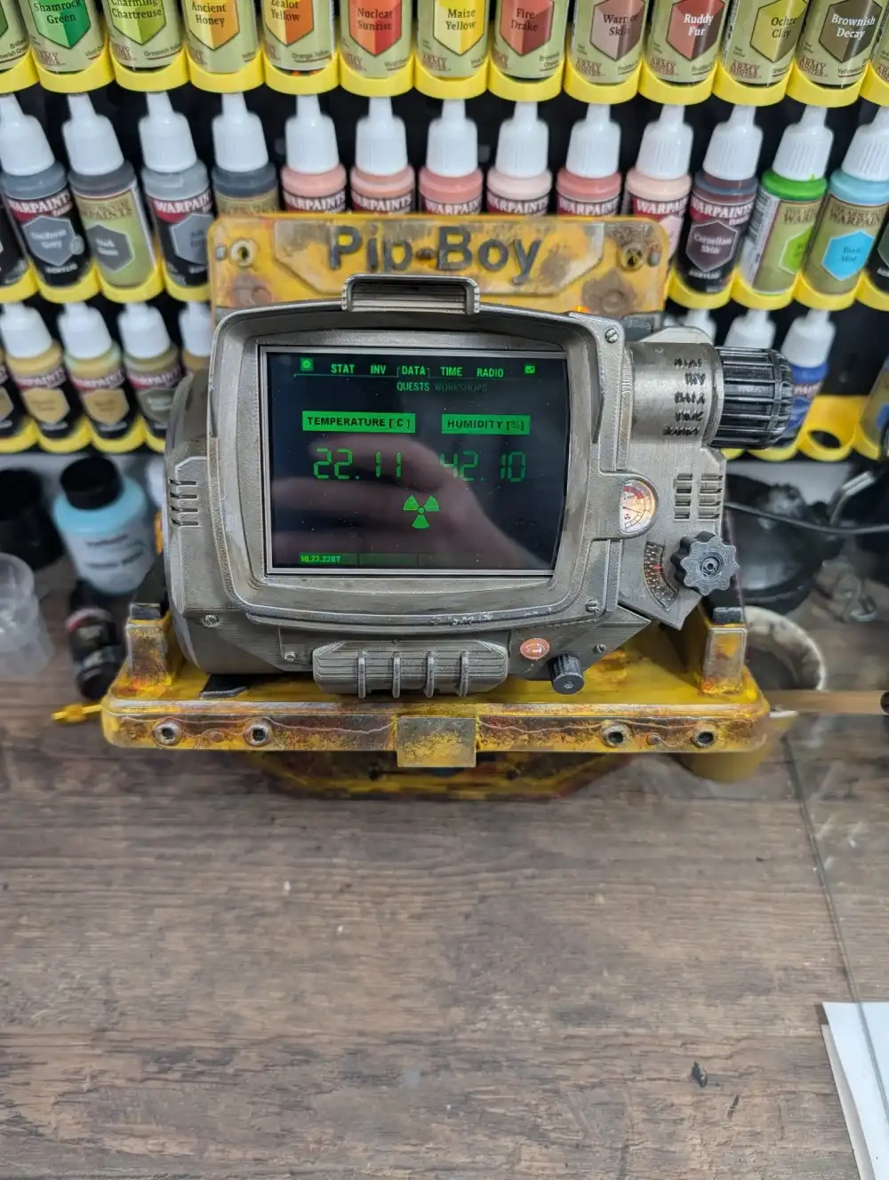 Pip Boy 壁挂支架 - 免费 3D 打印模型 - MakerWorld