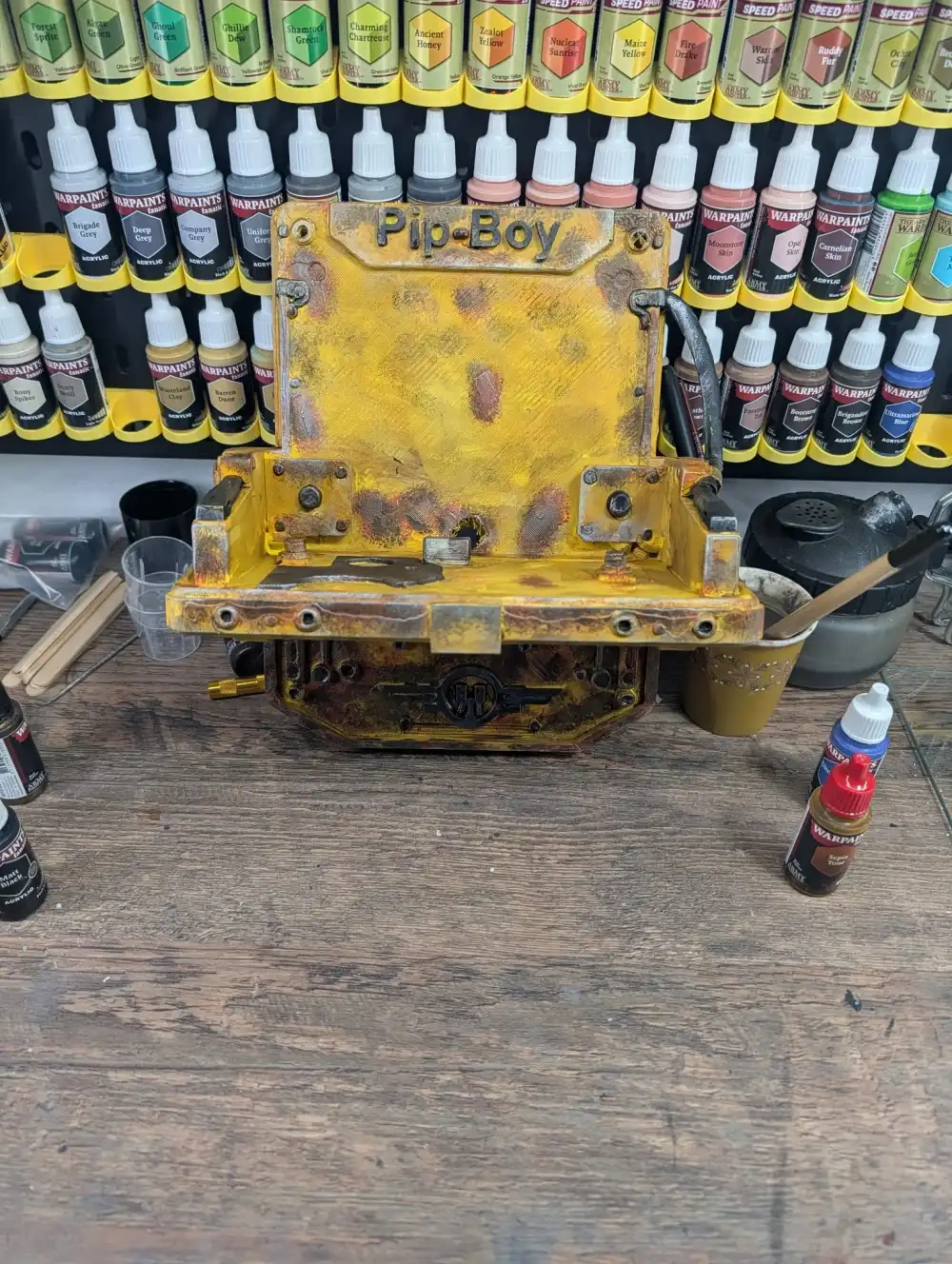 Pip Boy 壁挂支架 - 免费 3D 打印模型 - MakerWorld