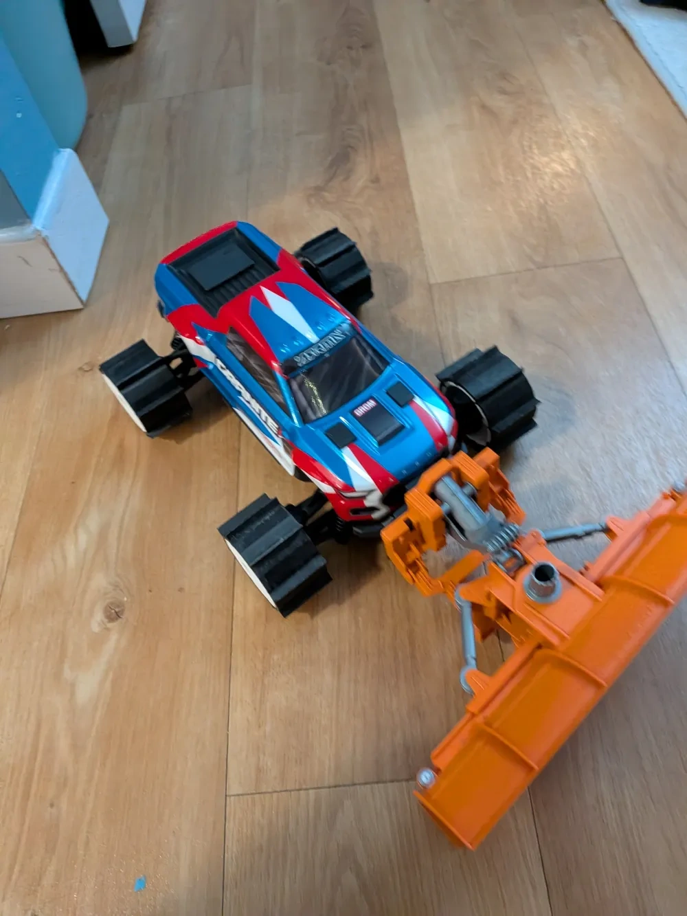 Bruder 到 Arrma Grom 适配器 - 免费 3D 打印模型 - MakerWorld